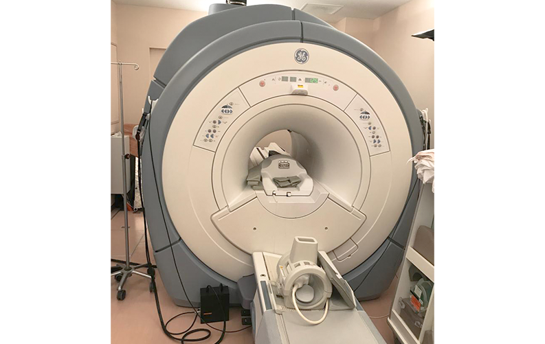 Used GE Healthcare HDe 1.5T MRI Scan