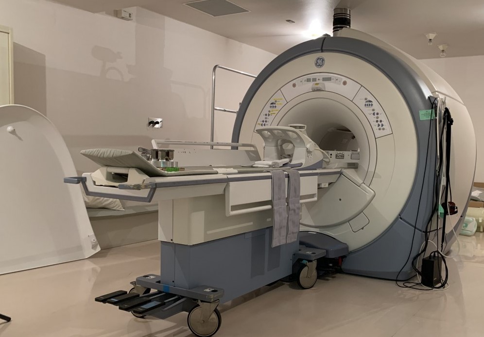Refurbished GE Healthcare HDxt 1.5T MRI Machine