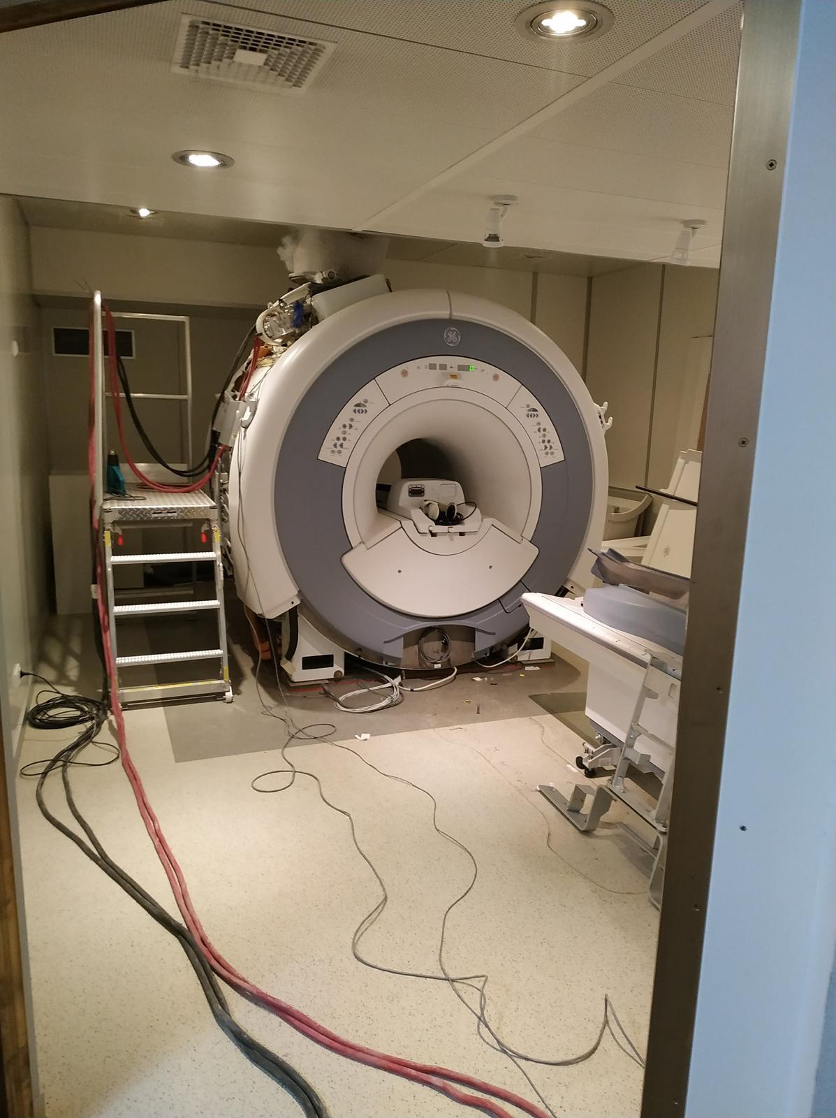 Secondhand GE Healthcare Optima MR360 1.5T MRI Scan